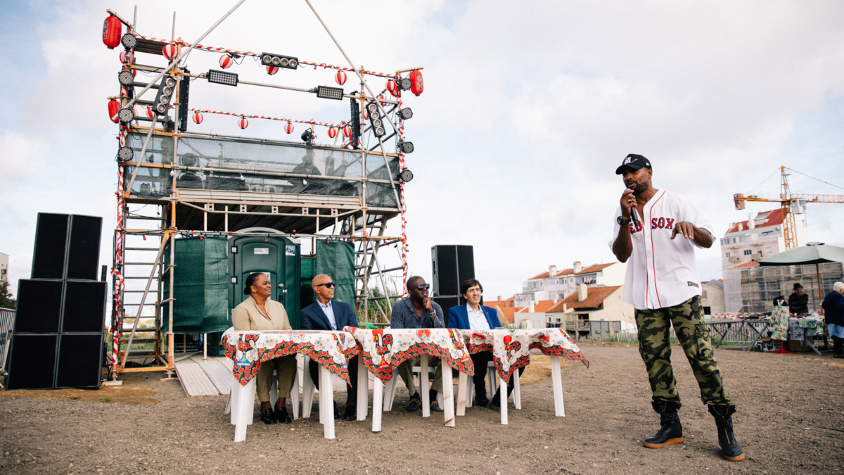 Side Trip, de Chim↑Pom from Smappa!Group - Centro de Arte Moderna