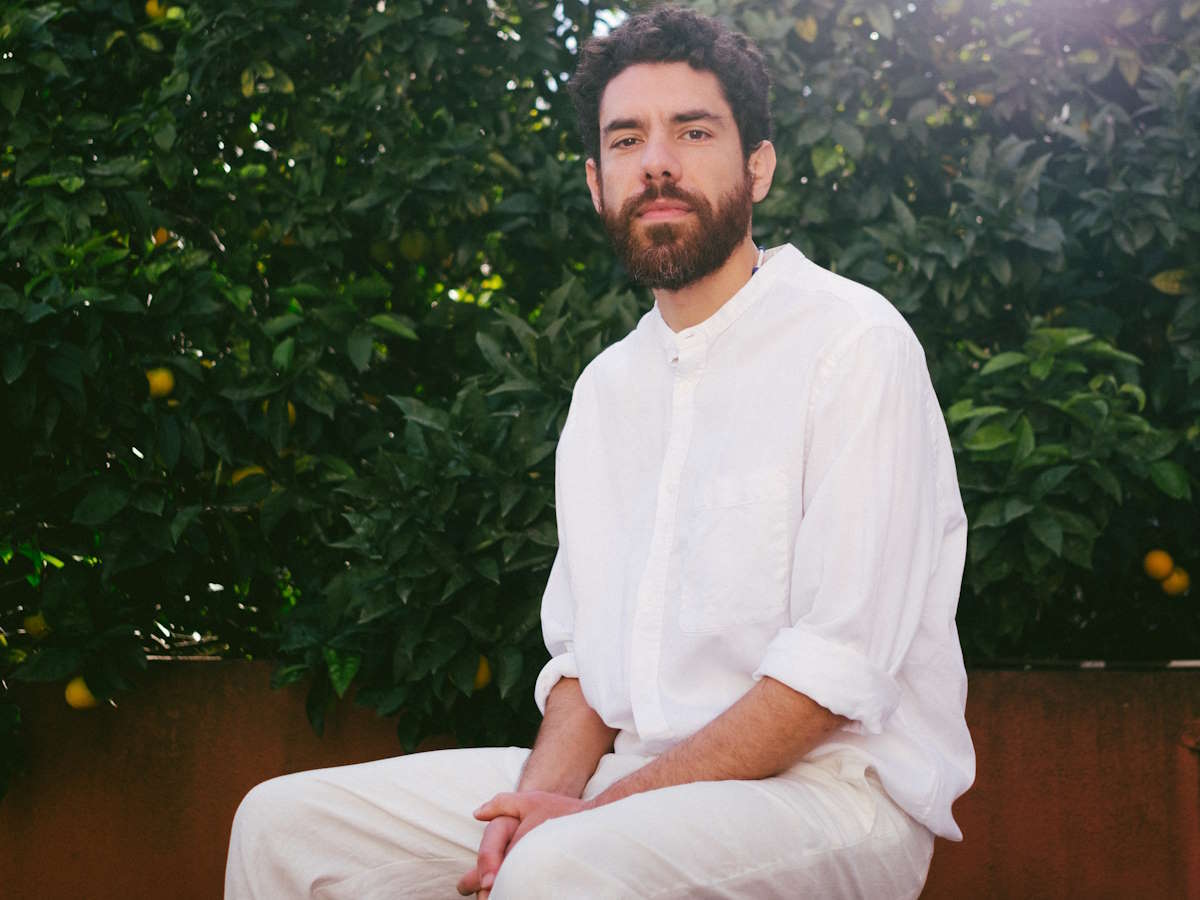 A cantiga é uma arma. Escrita de letras de canções com Luca Argel ...